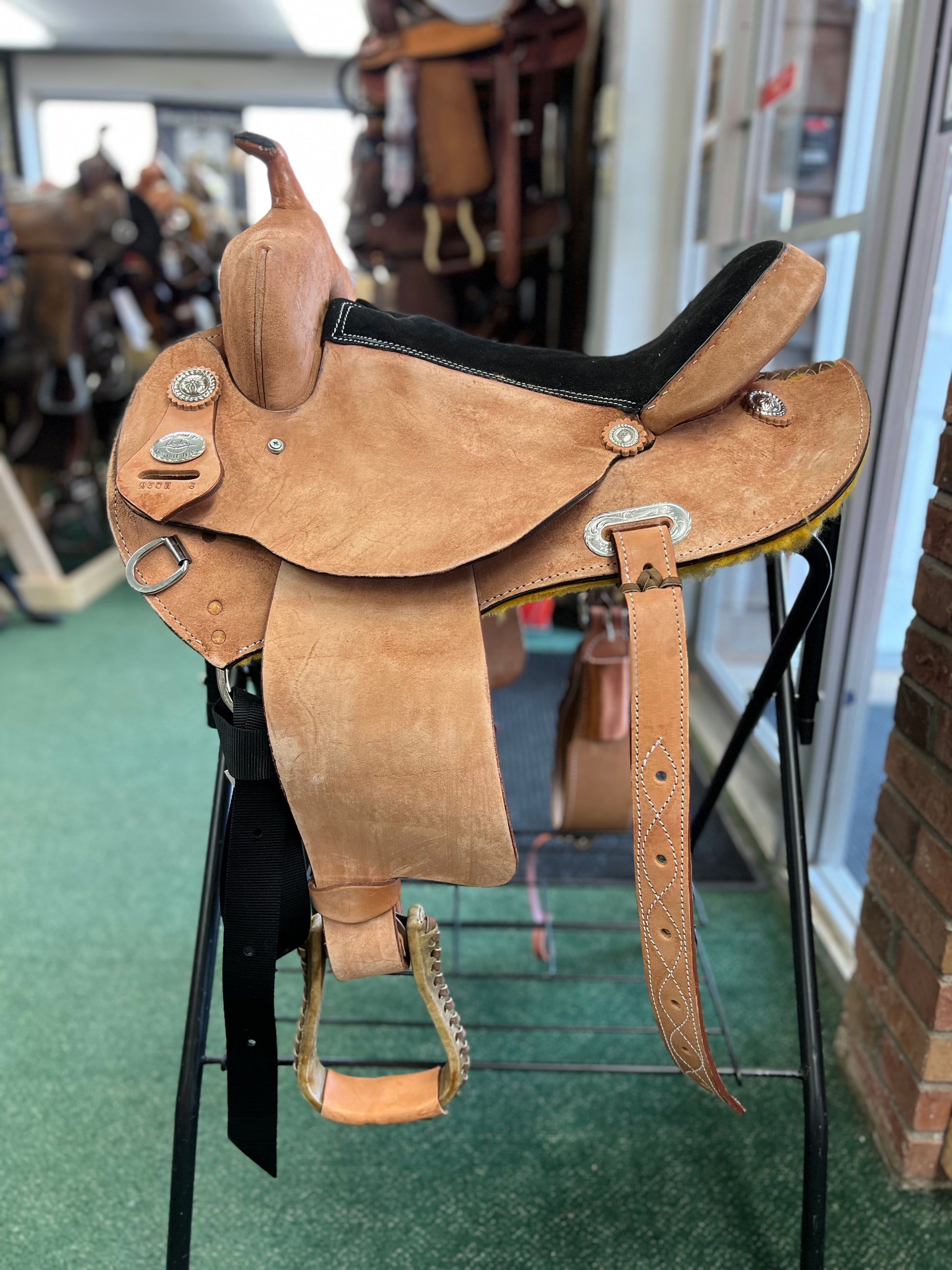 Longhorn Comanchero Saddle 16" – Golden Horseshoe Equestrian