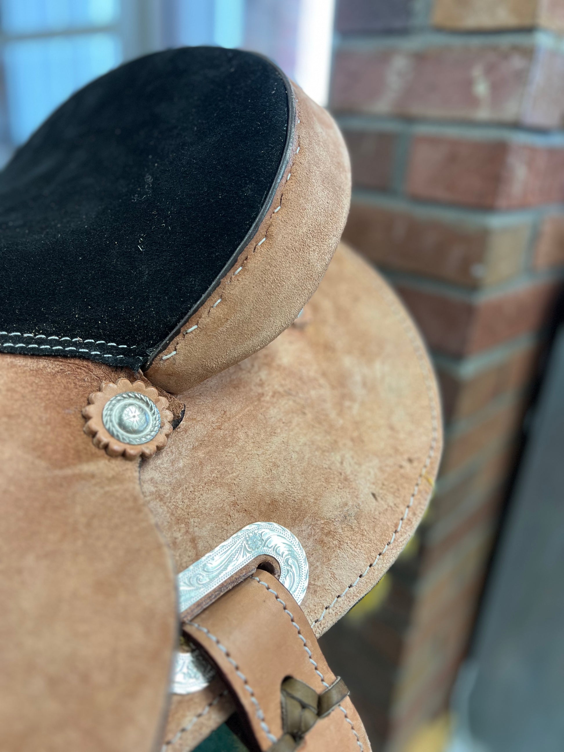 Longhorn Comanchero Saddle 16" – Golden Horseshoe Equestrian